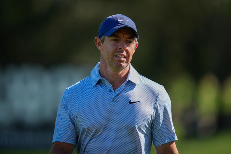 McIlroy makes double bogey in 73 and opens Dubai Desert Classic 8 shots ...