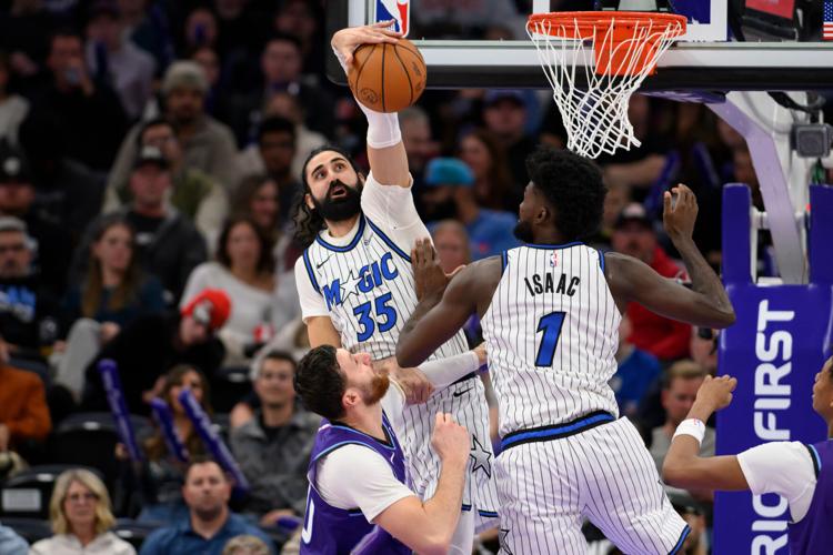 Desmond Bane scores 32 points, including winning layup, to lead Magic ...