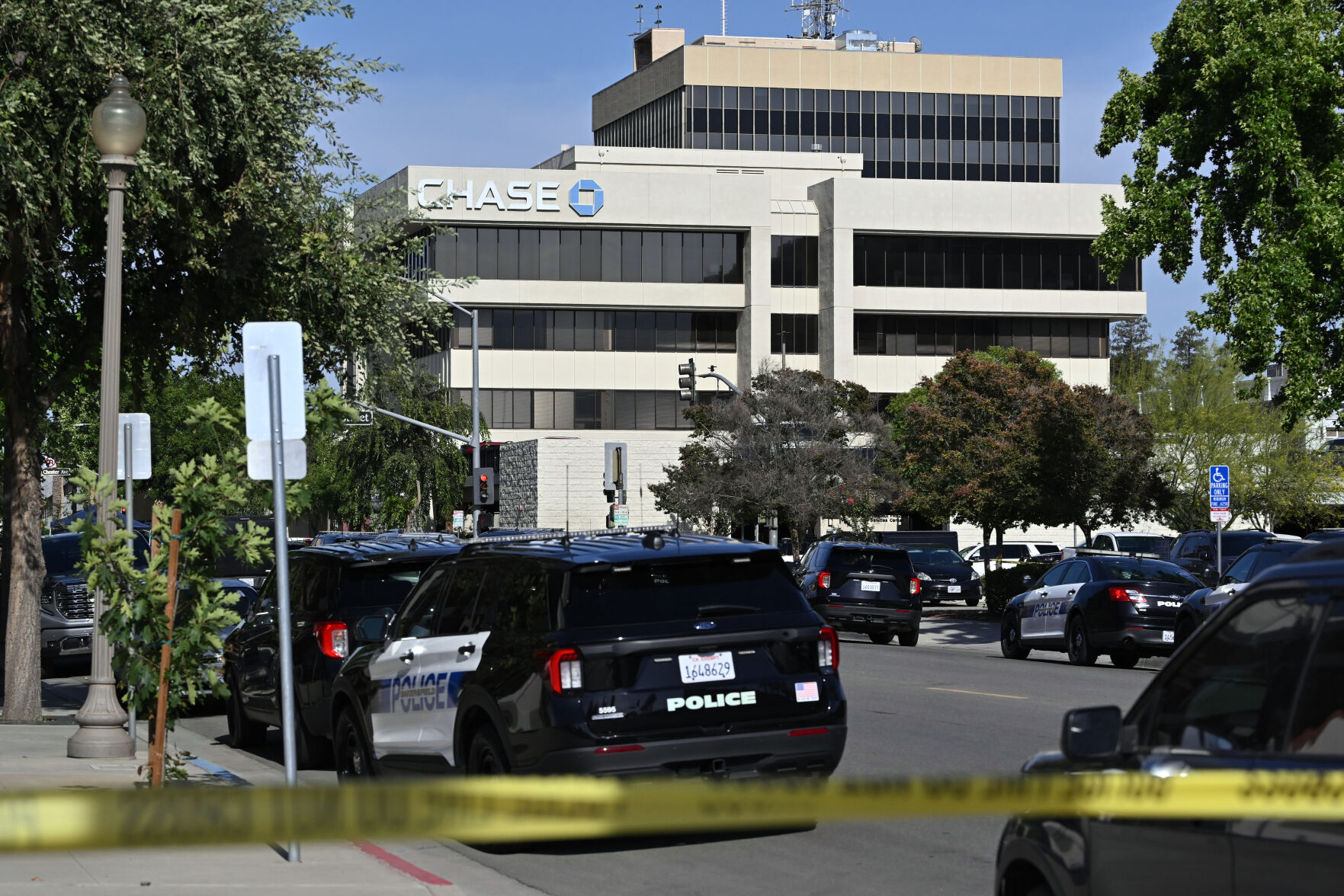 California Man Barricaded | Ap | rutlandherald.com