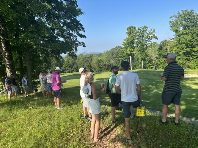 Massive crowd doesn't faze golf star | Sports | rutlandherald.com