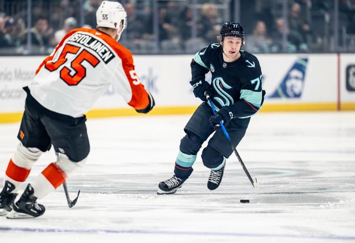 Grubauer stops 31 shots and Tolvanen scores twice as Kraken beat Flyers ...