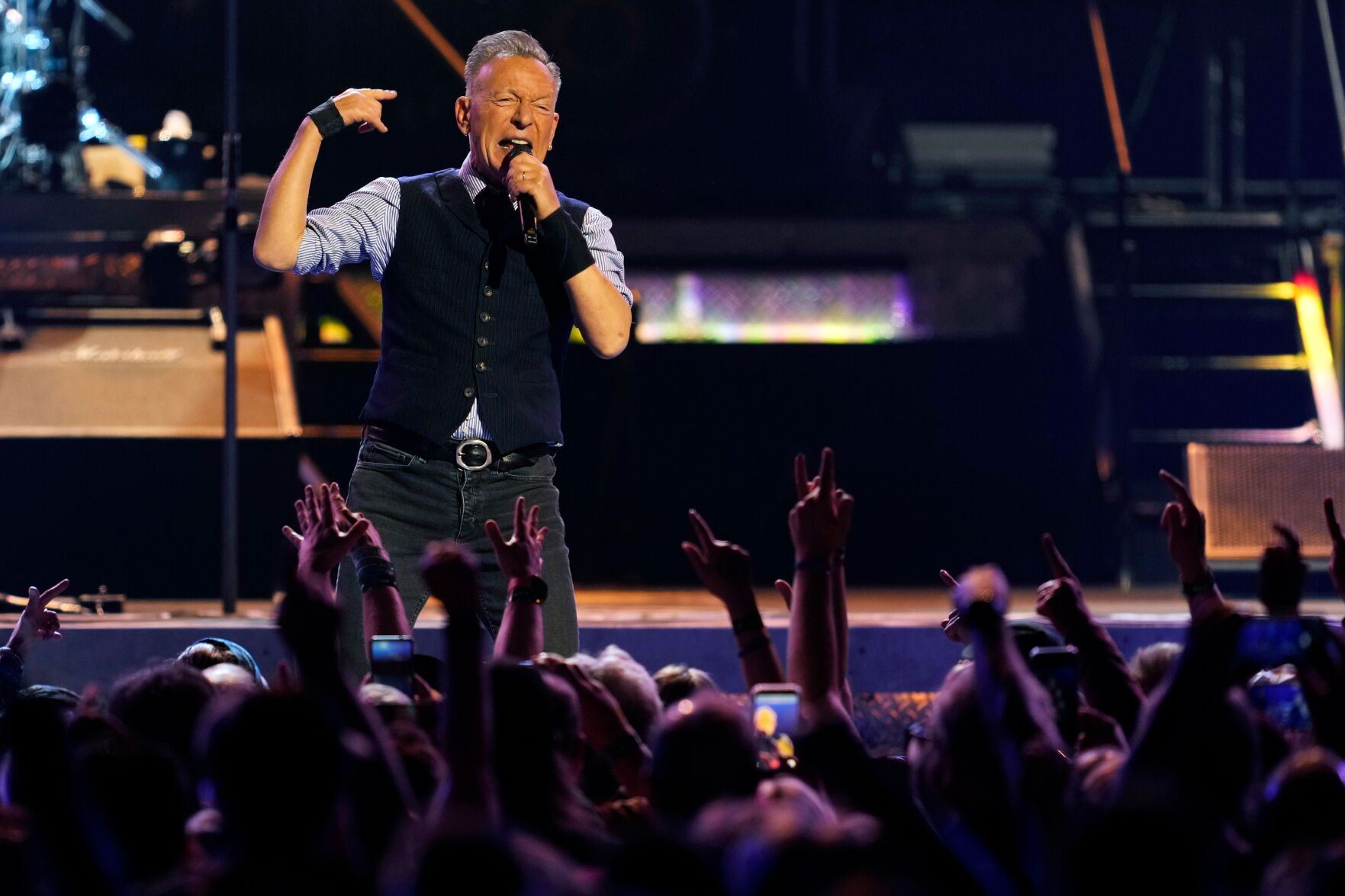 Bruce Springsteen and the E Street Band in Concert - Philadelphia | Ap ...