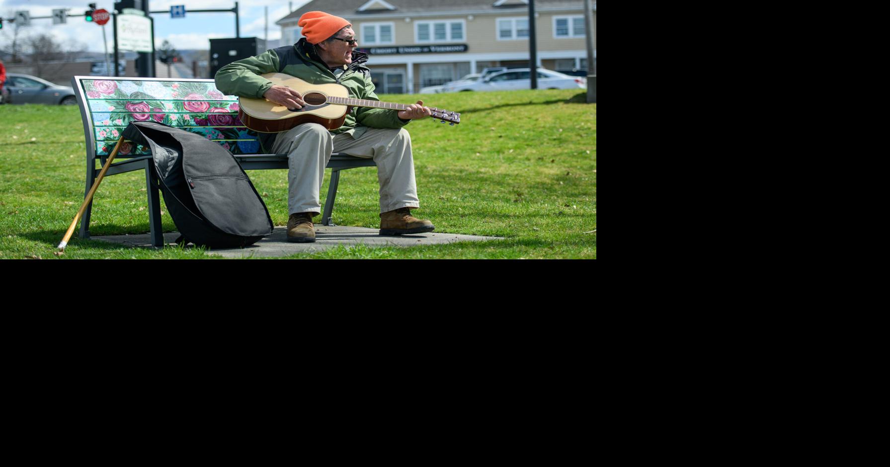 Pickin' in the park | Snapshots | rutlandherald.com