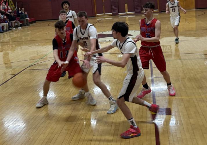Phantoms work hard to overtake Mill River | Local | rutlandherald.com