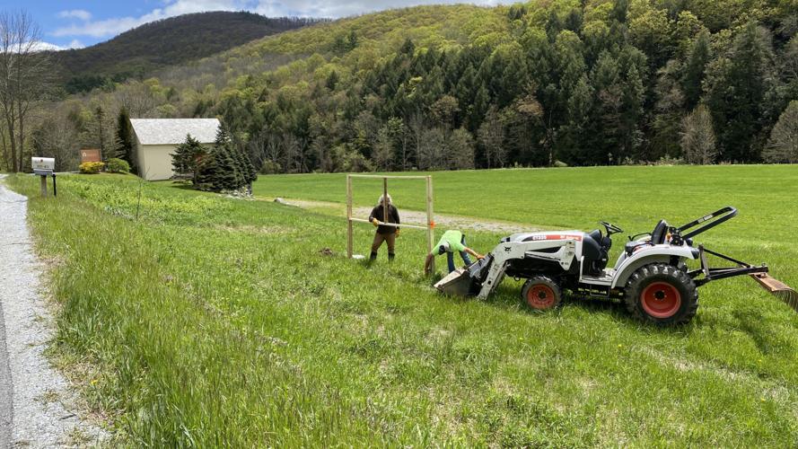 ‘My Heart Is Very Big’: Eve and Steve Schaub’s drive-by gallery in ...