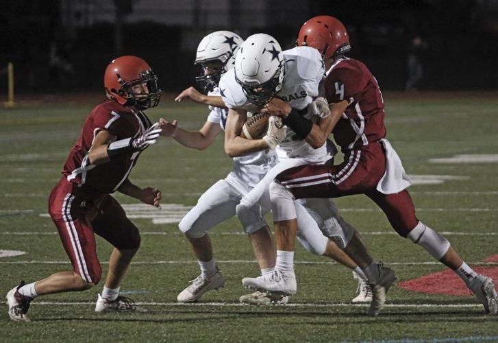 Hamilton-Wenham football grinds down host Gloucester in season opening ...