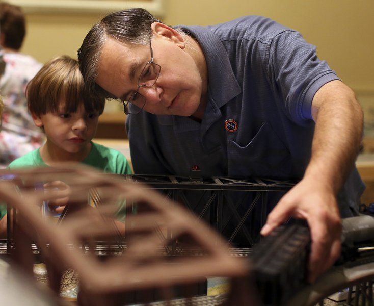 Lionel train collectors engineer grand display in Danvers | Local News ...