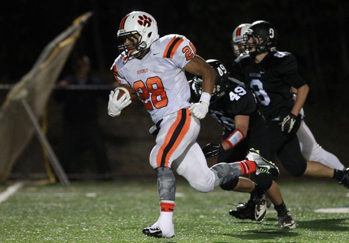 Beverly vs Marblehead NEC Football Photo Slideshow | Gallery ...