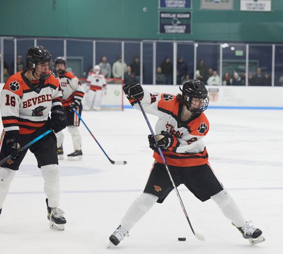 Danvers icemen hold off Beverly | Sports | salemnews.com