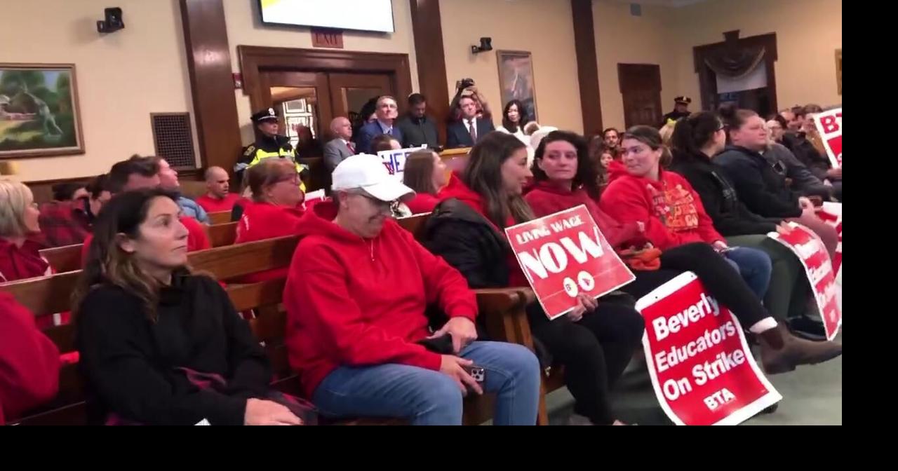 Teachers march on City Hall to confront mayor | News | salemnews.com