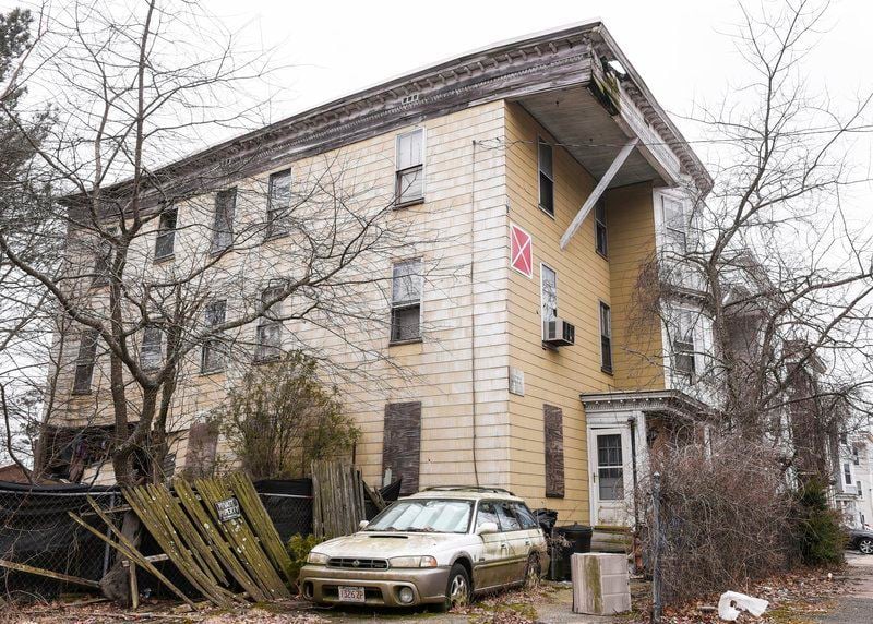 City to tear down 'blighted' house | Local News | salemnews.com