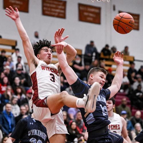 Maxson goes off for 33 points as Salem boys hoop captures playoff ...