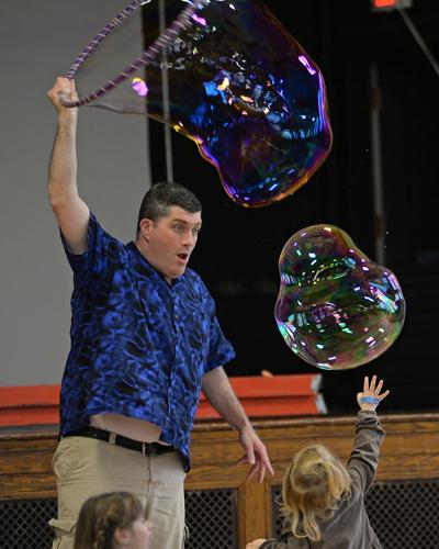 SLIDESHOW: Mike the Bubble Man in Ipswich | Gallery | salemnews.com