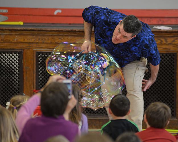 SLIDESHOW: Mike the Bubble Man in Ipswich | Gallery | salemnews.com