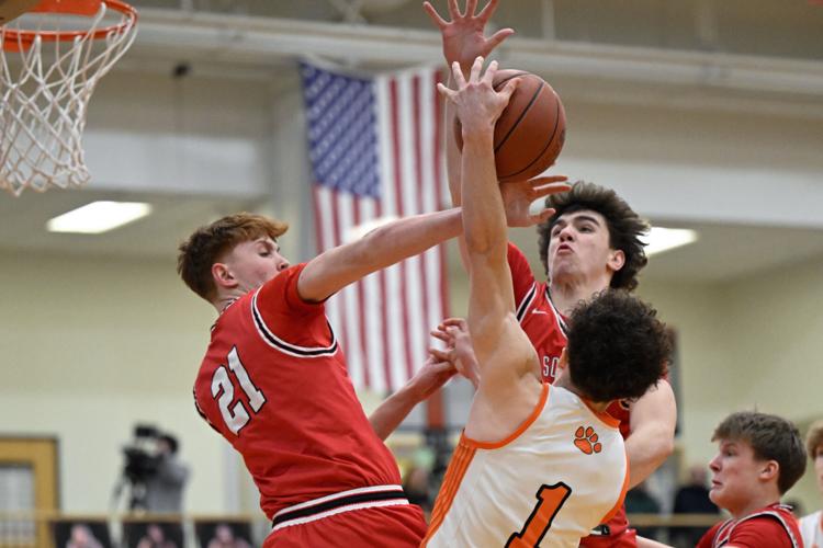 Big fourth quarter puts Masconomet into NEC lead | Sports | salemnews.com