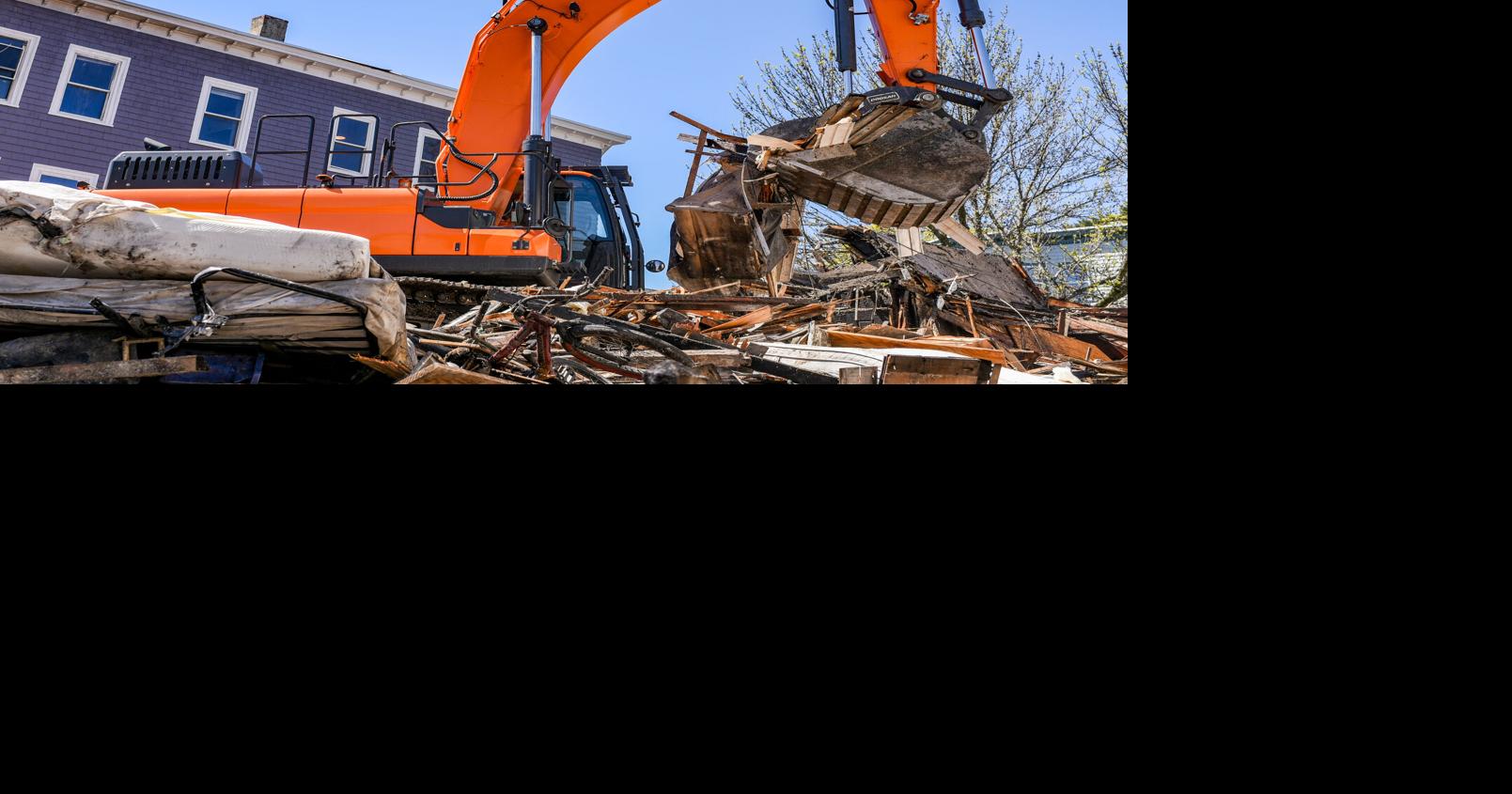 Demolition of a burned house at 29 Hancock Street | | salemnews.com