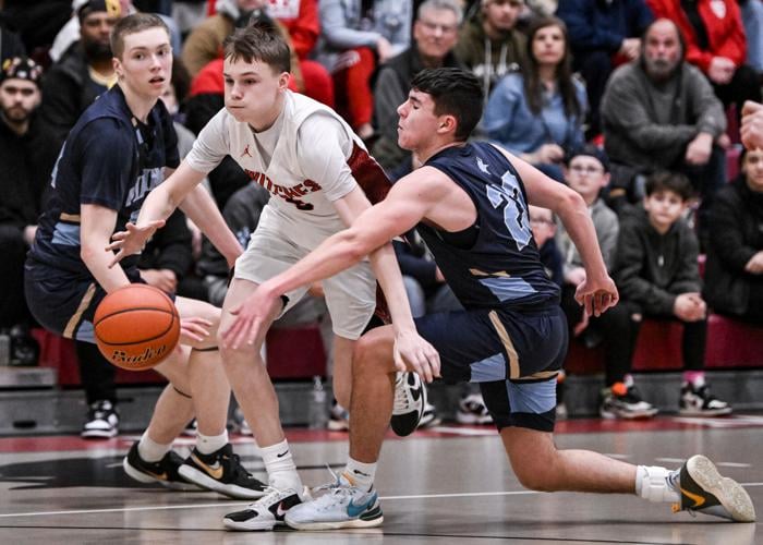 Maxson goes off for 33 points as Salem boys hoop captures playoff ...