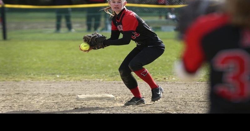 Marblehead softball holds off Essex Tech | Sports | salemnews.com