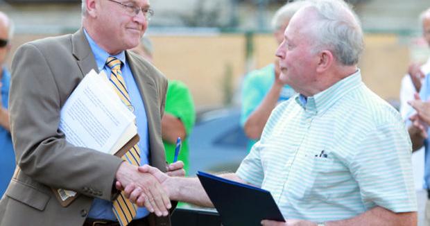 Former Beverly Mayor Bill Scanlon lauded at clock-dedication ceremony ...