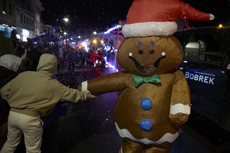 Ringing in the holiday season | Local News | salemnews.com