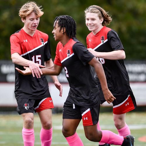 Pina helps Marblehead boys soccer slip past Salem | Sports | salemnews.com