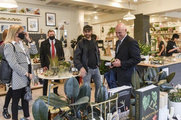 Salem owners tell state economic chief business is improving | Local ...