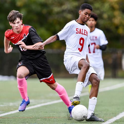 Pina helps Marblehead boys soccer slip past Salem | Sports | salemnews.com