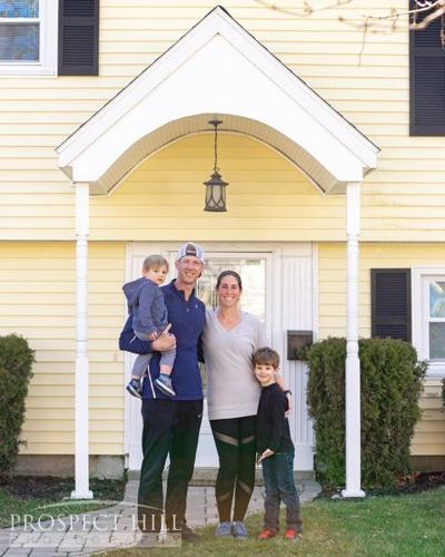 In a snap, 'Front Steps' gives back to community | Local News ...