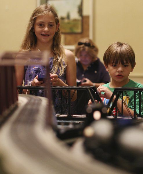 Lionel train collectors engineer grand display in Danvers | Local News ...