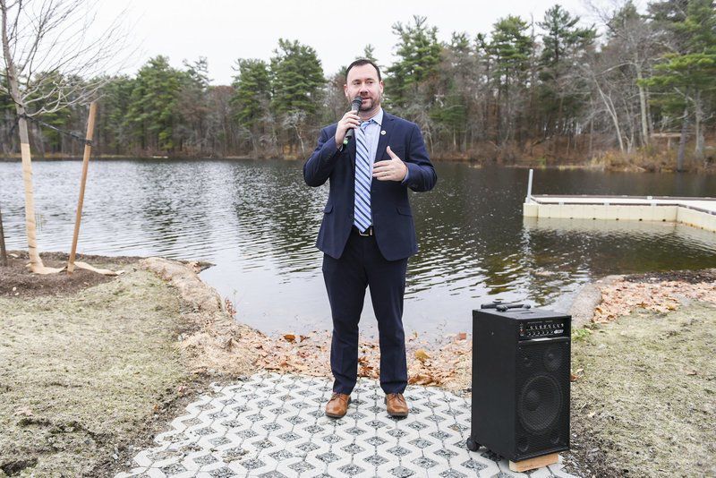 Mayor cuts ribbon on Crystal Lake improvements | Local News | salemnews.com