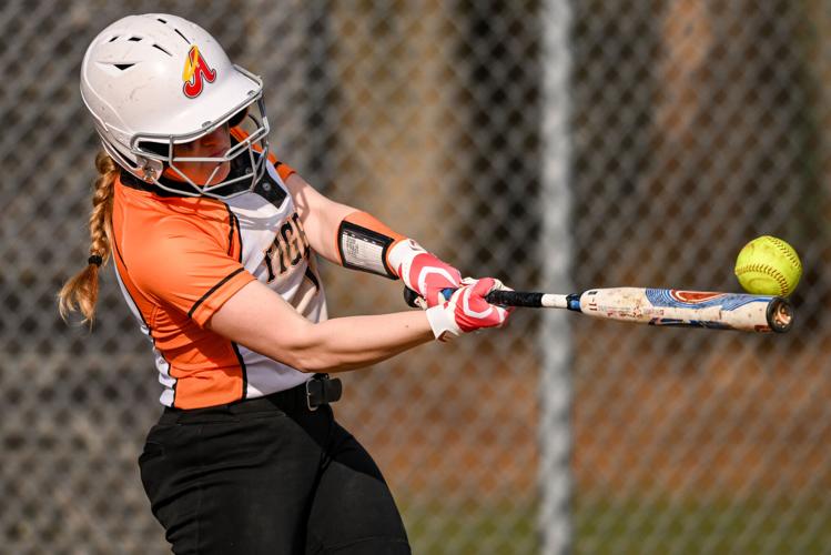 Wild final-inning rally sends Ipswich softball past H-W | Sports ...