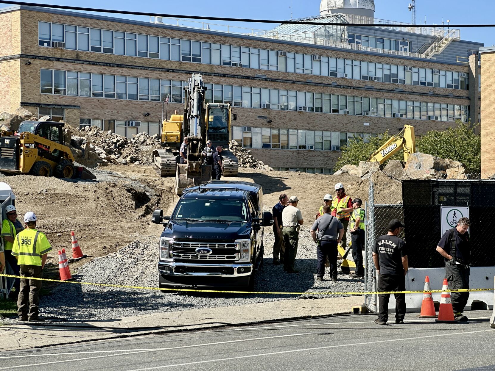Bomb squad responds to discovery of blasting cap at construction site ...