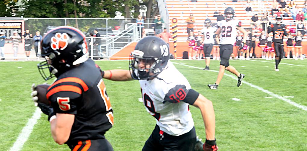 OFFENSIVE BEHAVIOR: Marblehead piles up 477 yards, stays unbeaten by ...