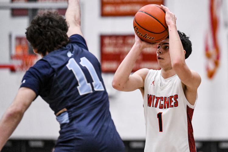 Maxson goes off for 33 points as Salem boys hoop captures playoff ...