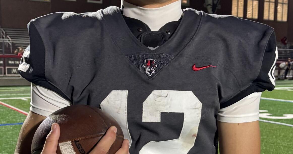 Marblehead engineers game-winning drive, extends holiday streak over ...