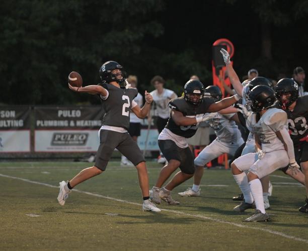 Undermanned Fenwick rises up, takes down Marblehead football in season ...