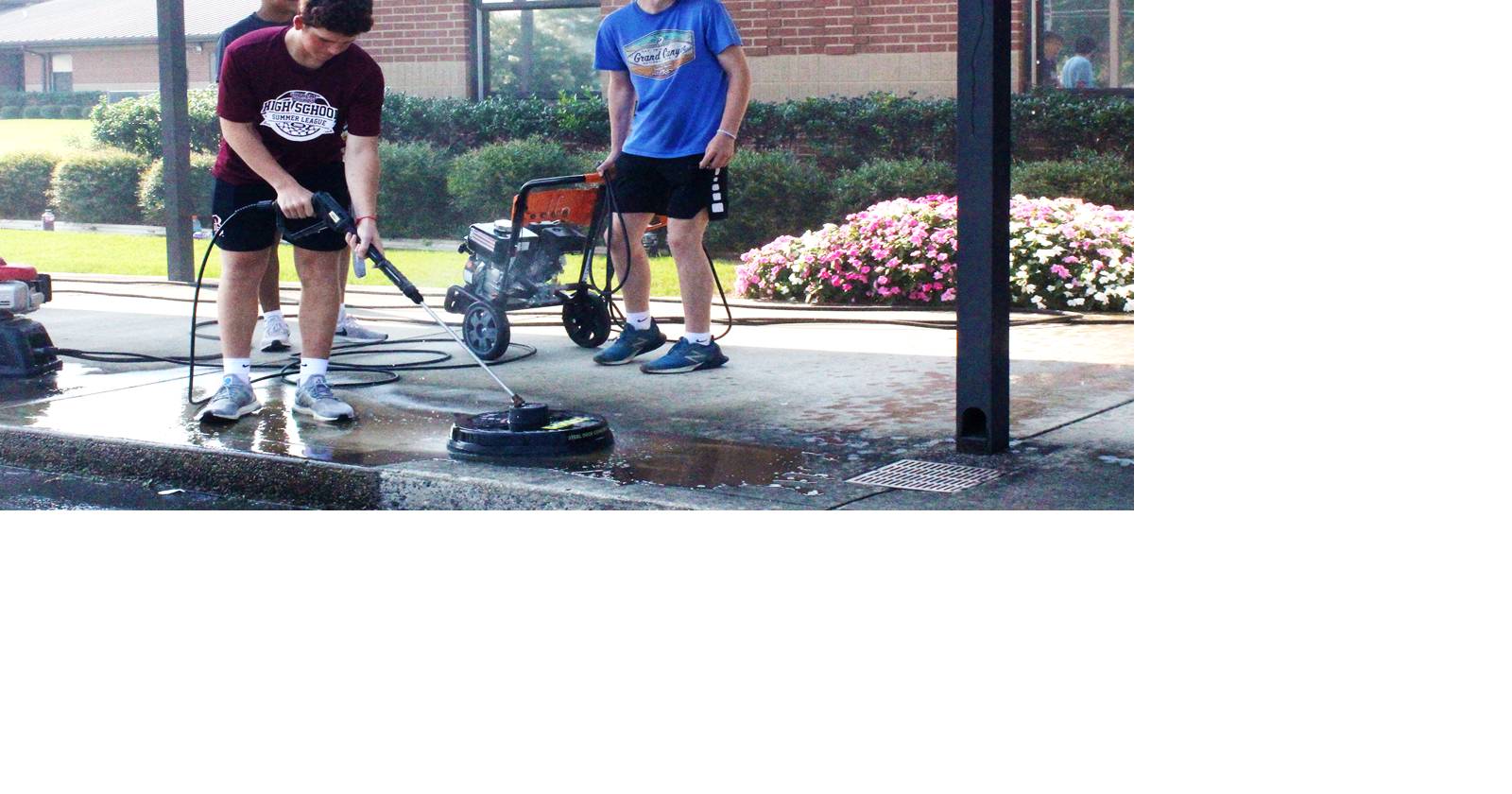 Boaz basketball team helps clean school | News | sandmountainreporter.com