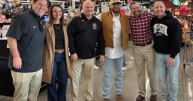 United Way Celebrity Bagging event | News | sandmountainreporter.com