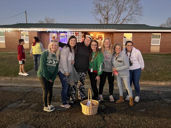 Boaz teachers use ‘Jingle Bus’ to spread holiday cheer | Free Share ...