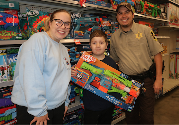 Students ‘Shop With a Cop’ for the holidays | News ...