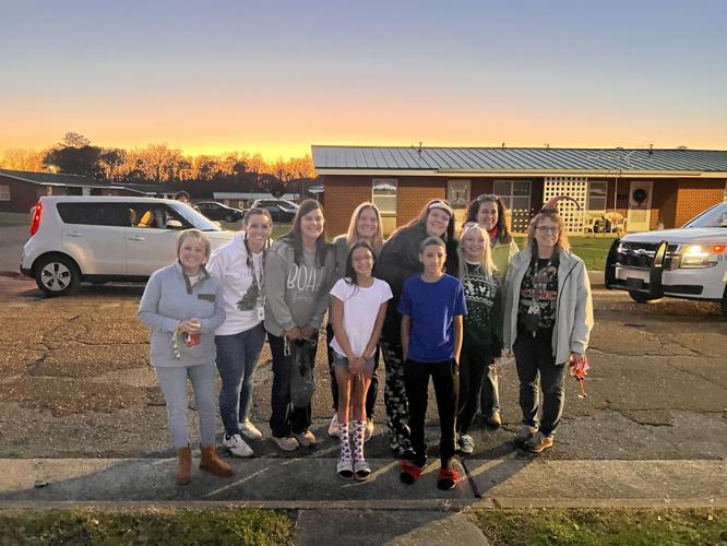 Boaz teachers use ‘Jingle Bus’ to spread holiday cheer | Free Share ...