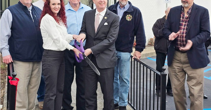 Aderholt attends ribbon cutting of Geraldine Clinic | News ...
