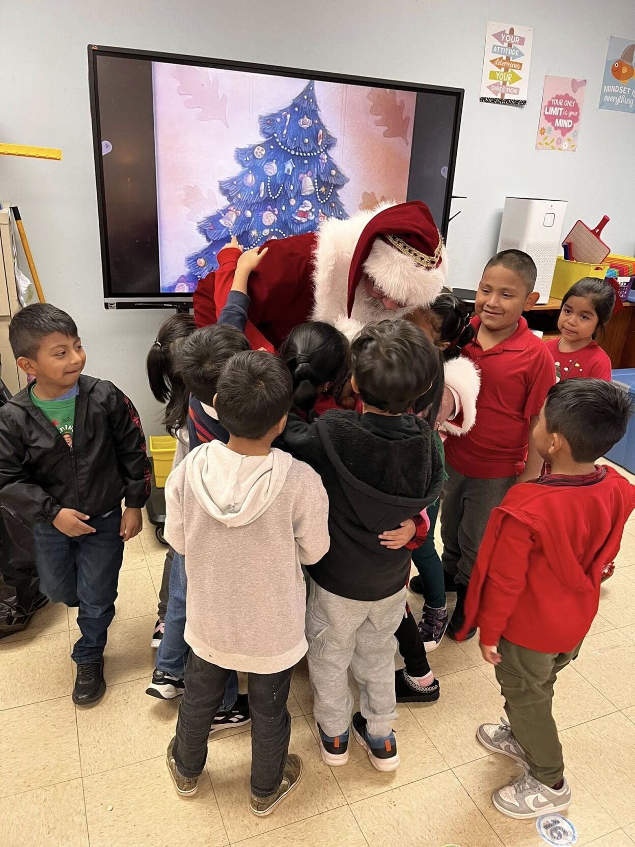 Albertville Primary Receives Special Christmas Guest | News ...