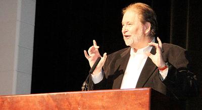 Rick Bragg speaks to students about his writing career ...