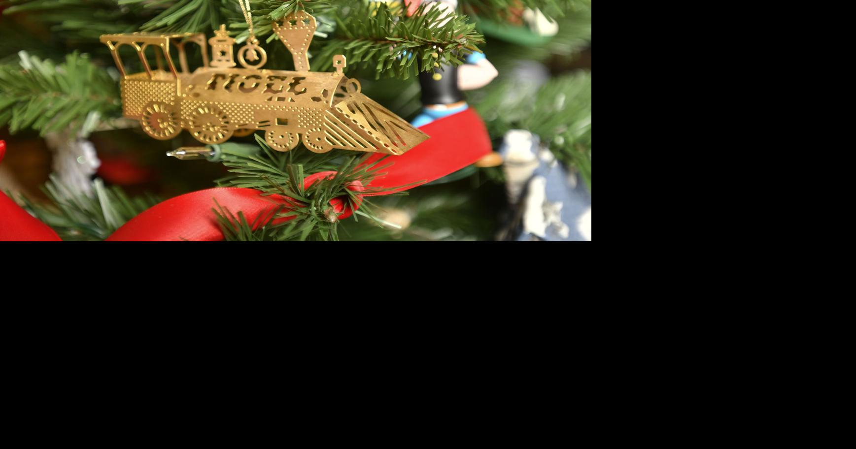 GALLERY: Lompoc Library tree raffle | Features | santamariatimes.com
