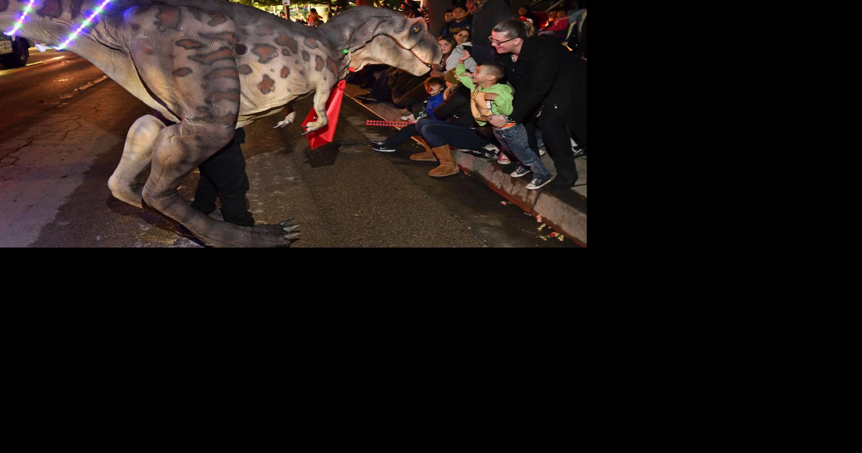 Thousands fill downtown Santa Maria for annual Christmas Parade of ...