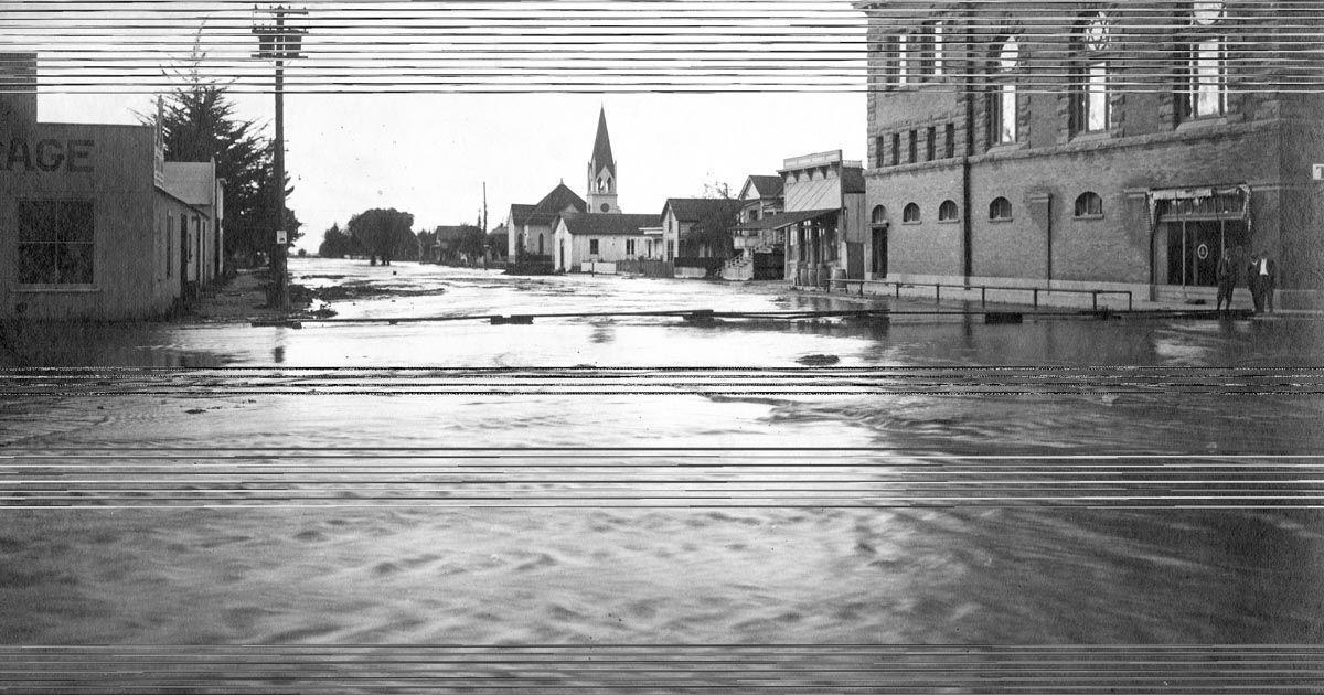 New residents - and water - flood into the new city of Santa Maria ...