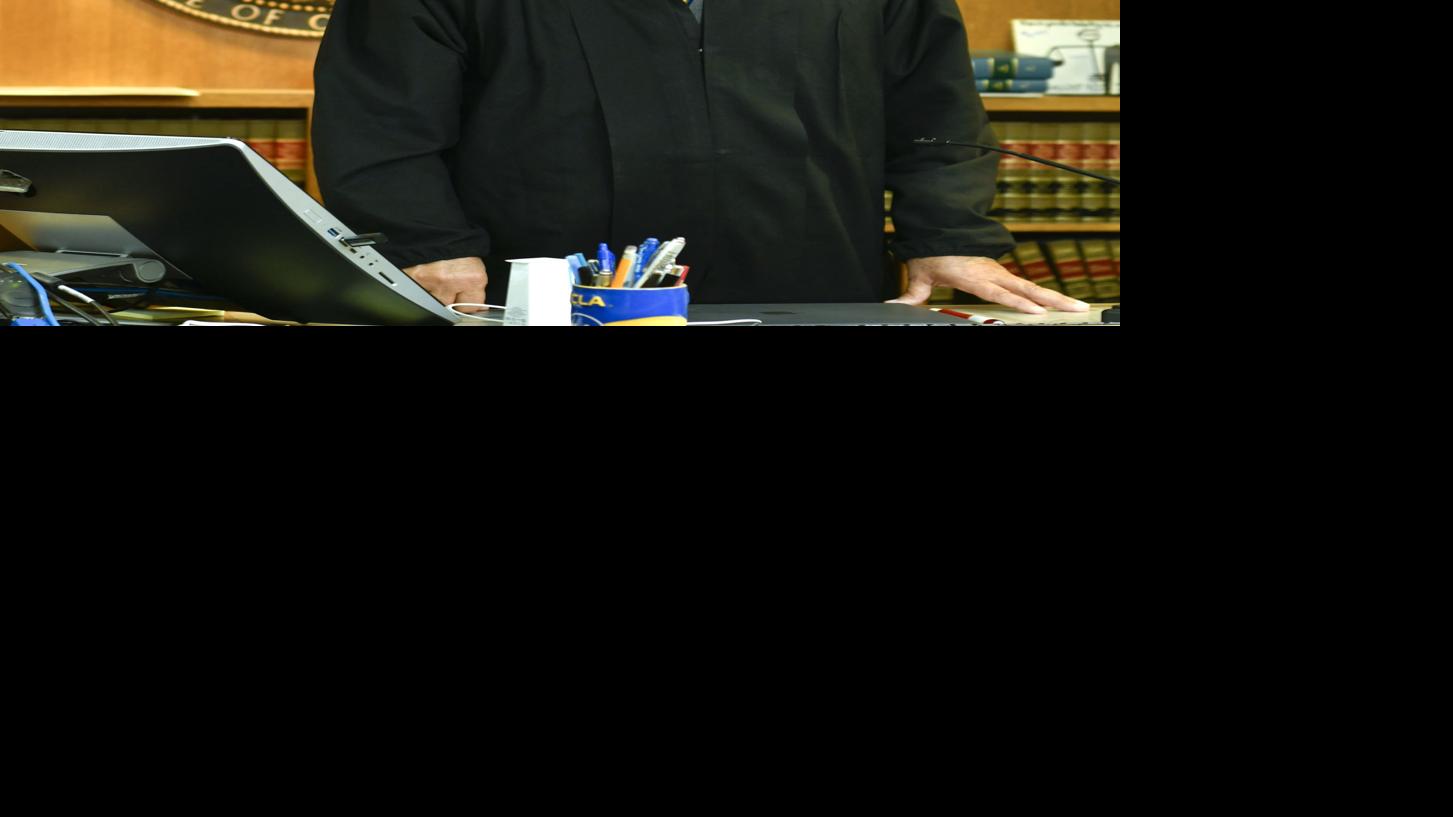 Longtime judge Rogelio Flores to retire from the bench after 31 years ...