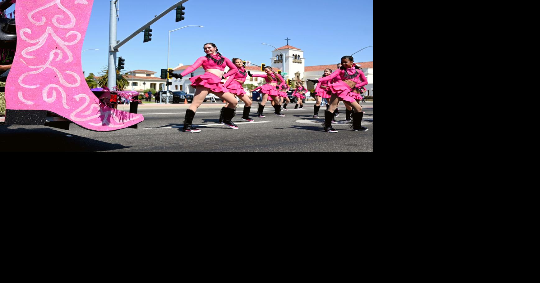 Crowds, cowboys, community: Thousands line Broadway for Elks Rodeo ...