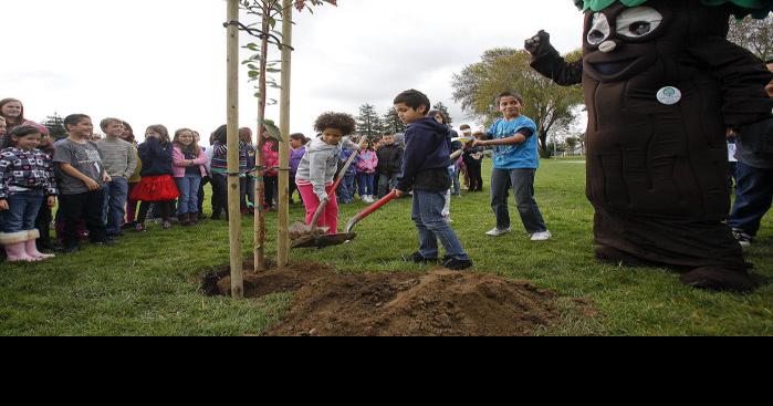 Students plant tree at Tunnell School | Education | santamariatimes.com